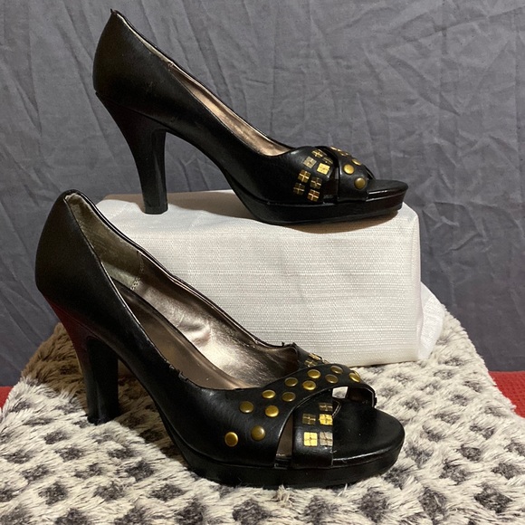 lei | Shoes | Lei Black And Gold Heels With Open Toe | Poshmark